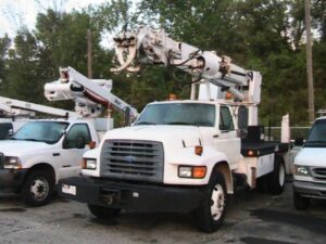 What is a Digger Derrick? - Versalift US